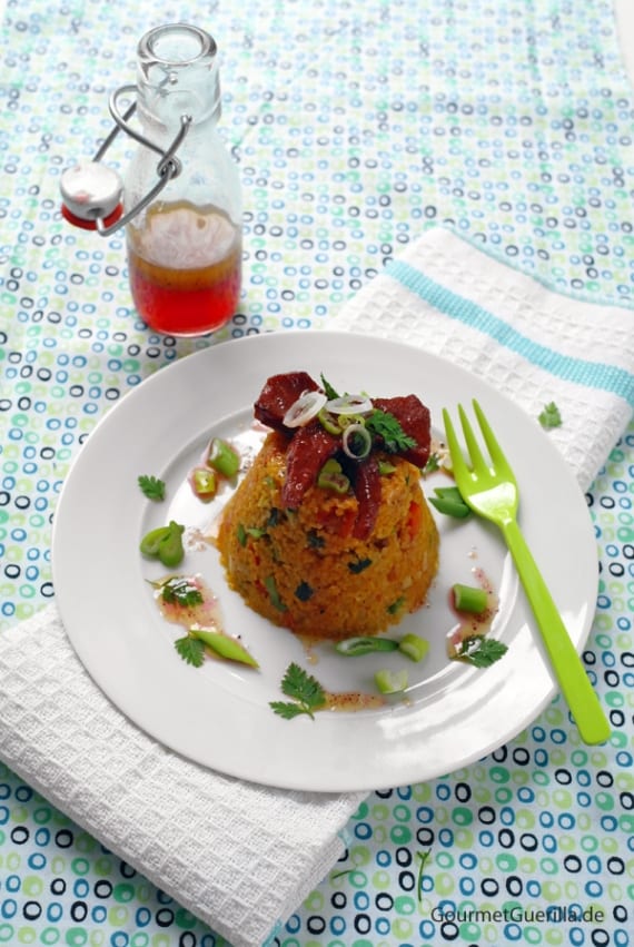 Bulgursalat mit Sucuk- Chips und Granatapfel- Dressing ...