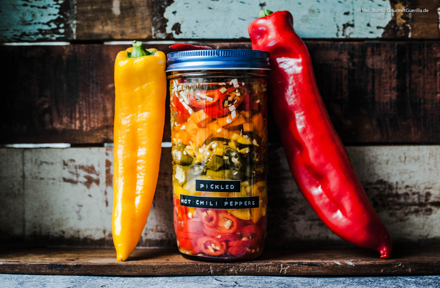 Pickled Hot Chili Peppers - selbst eingelegte scharfe Paprika und ...